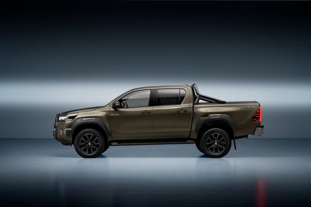 Toyota Unveils Hilux Hybrid 48V - The EV Report