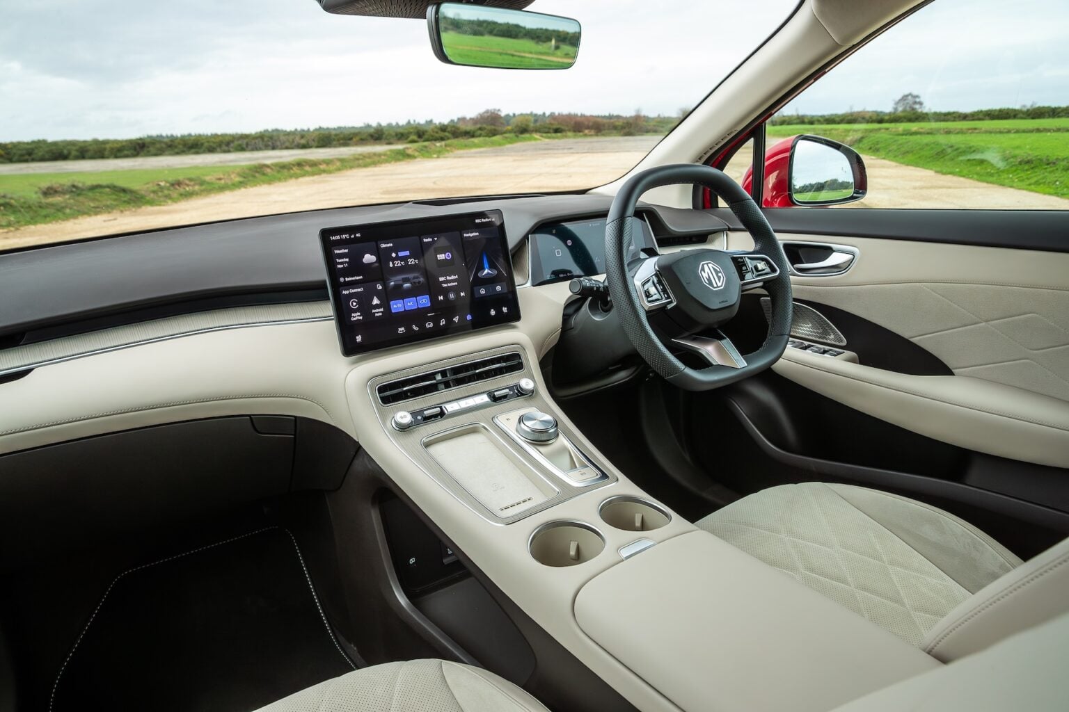 MG Motor UK Launches MGS6 EV C-SUV - The EV Report