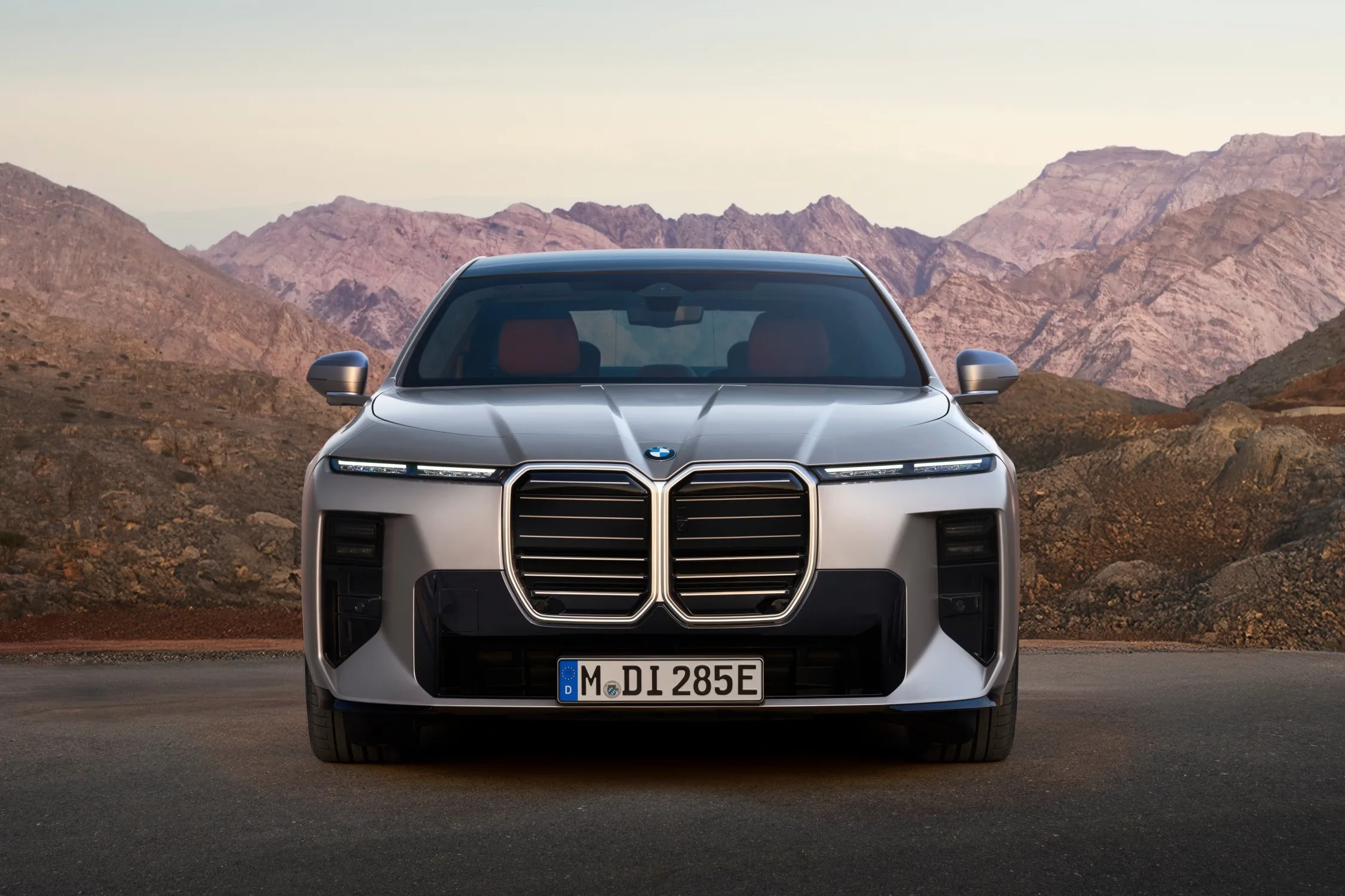 BMW 7 Series Update Brings Neue Klasse Tech, 452-Mile i7 Range - The EV ...