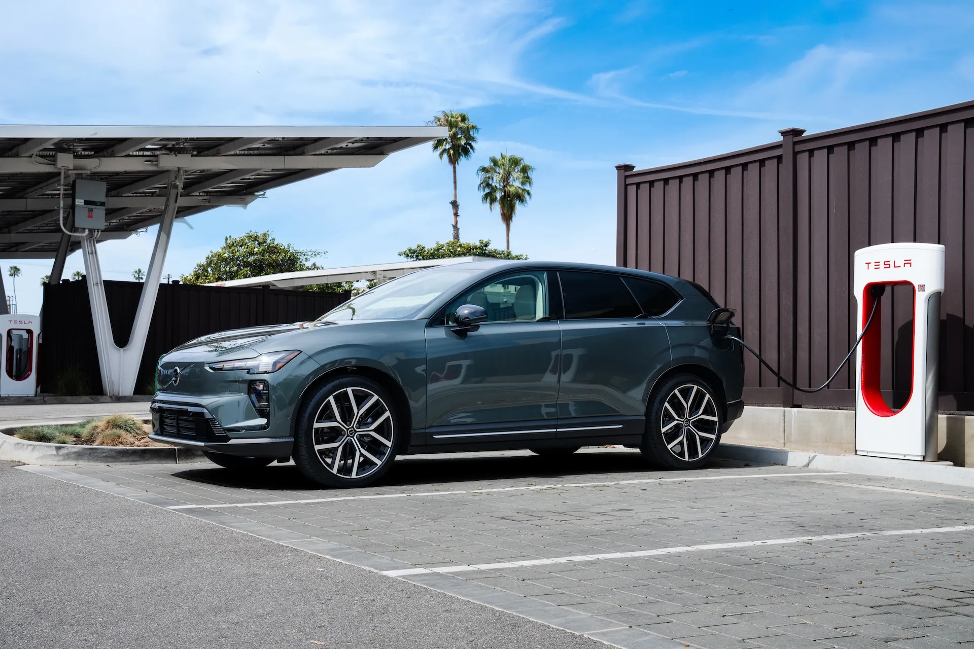 Volvo Opens Tesla Superchargers to European Drivers via App - The EV Report